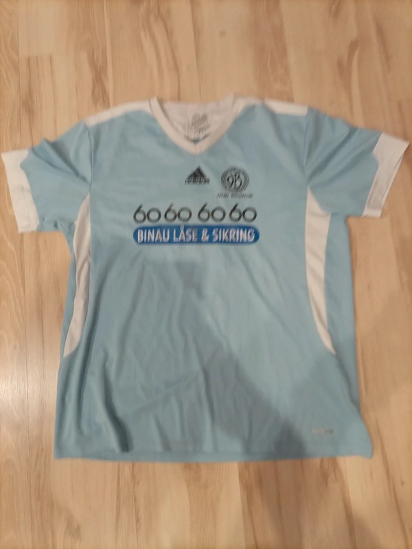 Valby Boldklub af 1912 2011-12 Home Kit