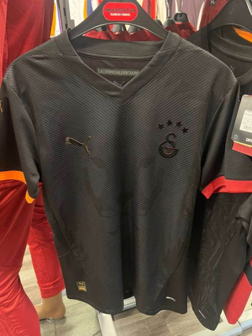 Quatrième Maillot Galatasaray 2024-25