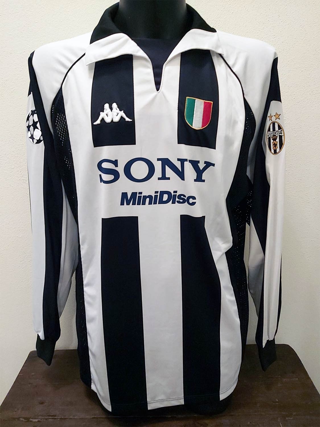 Juventus FC 1997-98 Champions League Home Kit