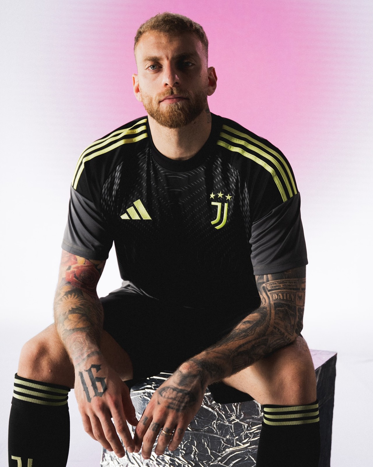 Juventus FC 2025-26 GK 1 Kit