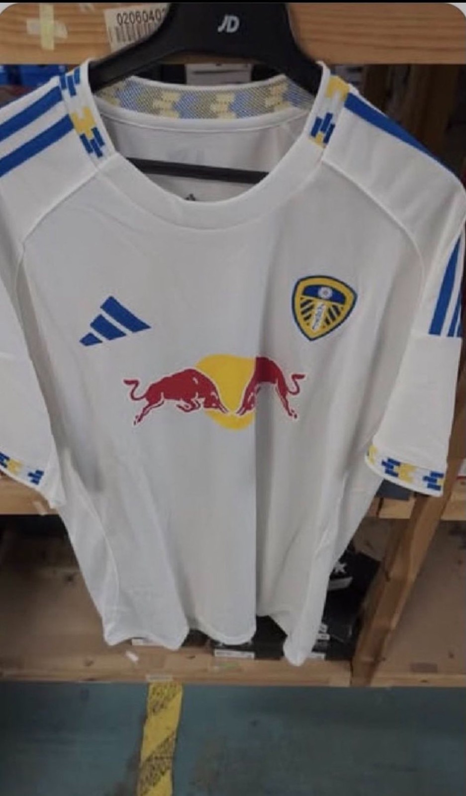 Leeds United 2025-26 Stroje piłkarskie