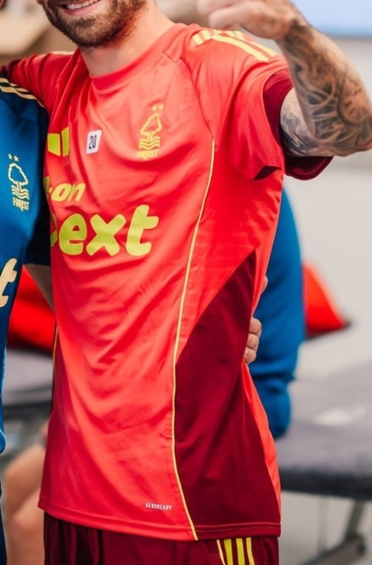 Nottingham Forest 2025-26 Training Shirt