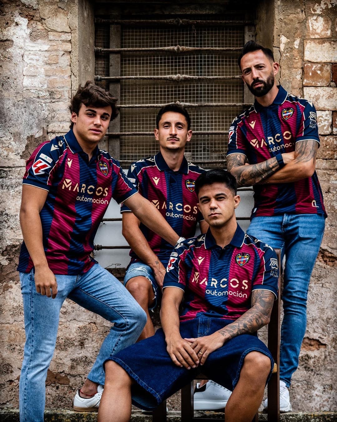 Levante UD 2025-26 主场球衣